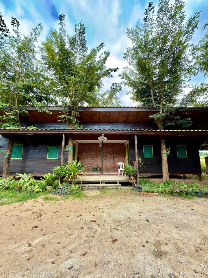 Double Room Retreat With Pool & Mountain Scenery - Laos