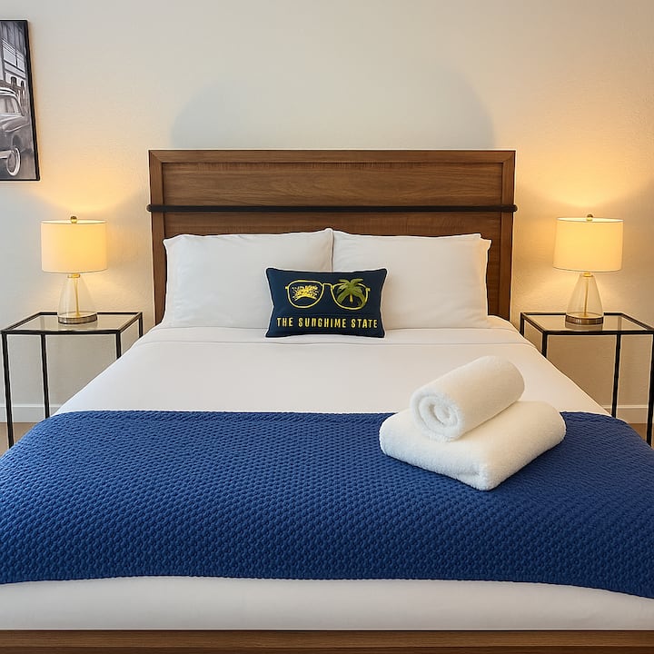 New Sunny Miami Beach Getaway Steps From The Ocean - South Beach, FL