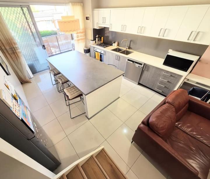 Blacktown Escape Steps From Station And Westpoint - 布萊克敦