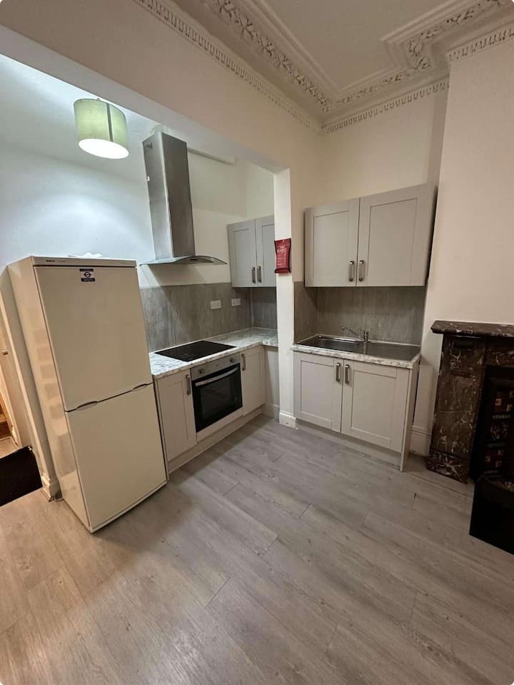 Cozy 1-bed • Clean, Modern & Great Location - Barking