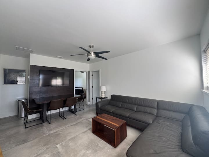 Tropical Modern 2 Bedroom Apartment - Boca Raton, FL