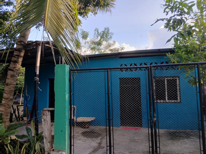 Quiet Tropical Casita Near Tikal - El Remate