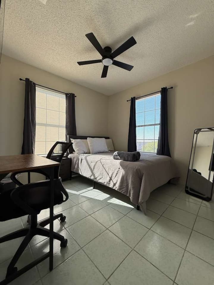 Cozy Upstairs 2-bedroom Apartment In South Laredo! - Laredo, TX