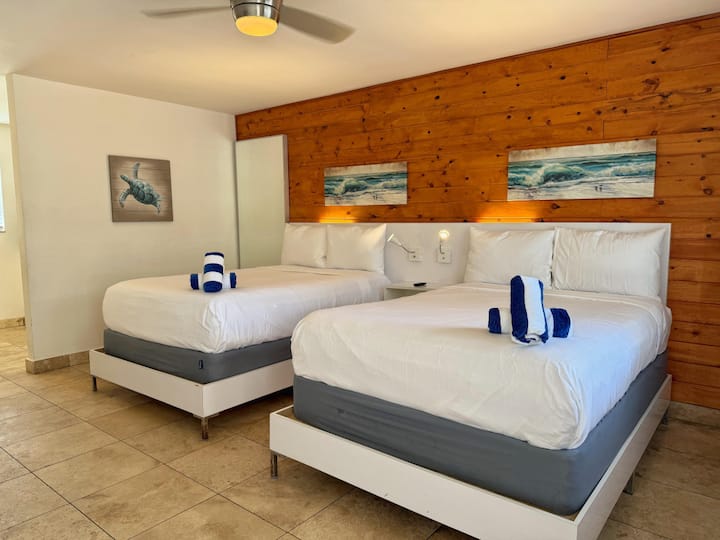 Poolside Escape, Studio W/ Kitchen & Double Beds#8 - Pompano Beach, FL