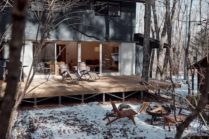 一棟貸し｜北軽井沢の森に佇むラグジュアリーヴィラ｜雪景色｜焚き火｜Bbq｜定員10名 - Gunma