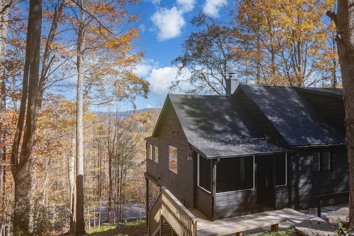 Designer Black Chalet, Lake Views, Poconos - Lake Wallenpaupack, PA