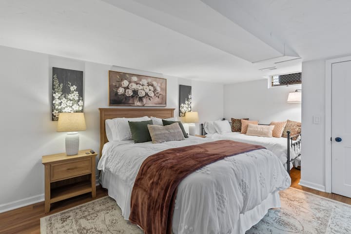 Private Suite Near Lambeau Field - Green Bay, WI