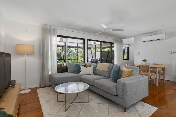 1-min Walk To Beach | Bright Modern Coastal Home - Sunshine Coast