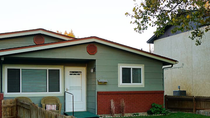 2 Bedroom + 1 Office + 1 Bathroom Cottage - Boise, ID