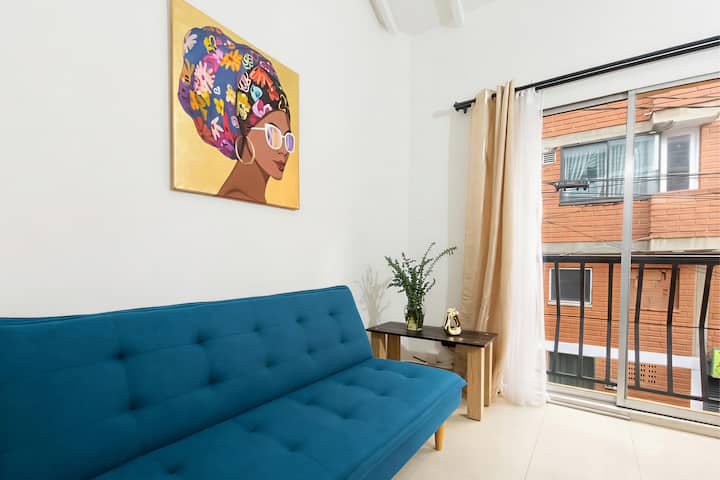 Cómodo, Seguro Y Amplio Con Excelente Ubicación - Medellin, Antioquia, Colombia