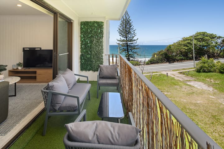 Bright & Cozy 2br Ocean View W/ Parking - Coolum Beach