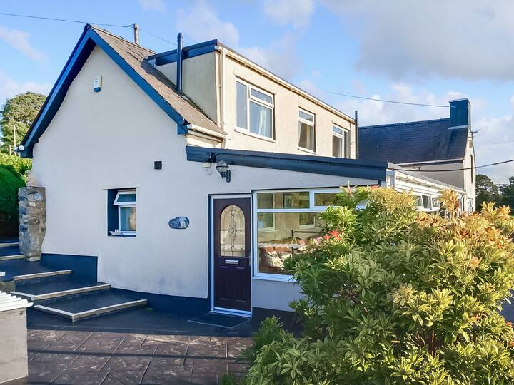 Fox's Lair Farmhouse. - Anglesey