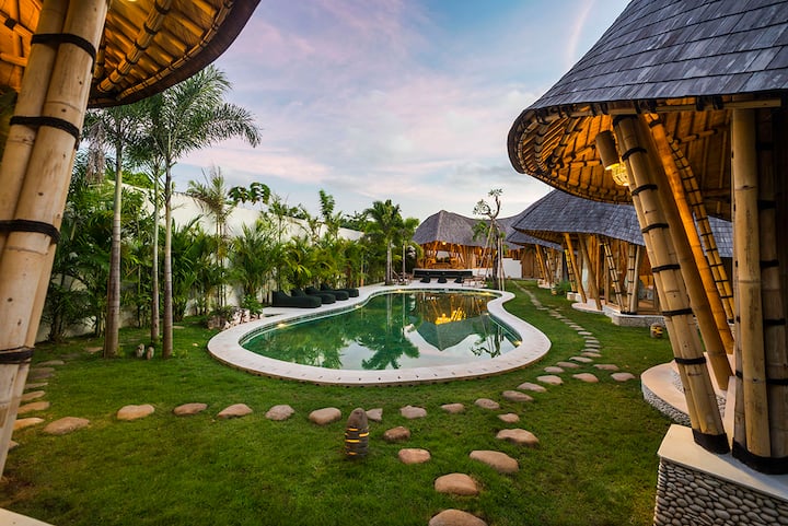 Stunning 4br Bamboo Hut Close To Bingin Beach - Australia