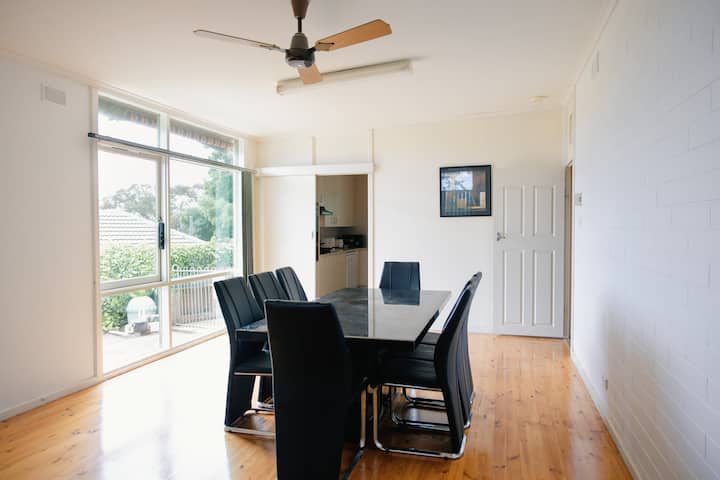 Hilltop Garden View Retreat - Salisbury