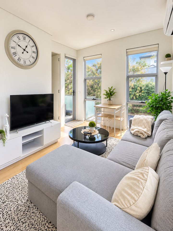 Modern One-bedroom Apartment
Notting Hill - Dandenong