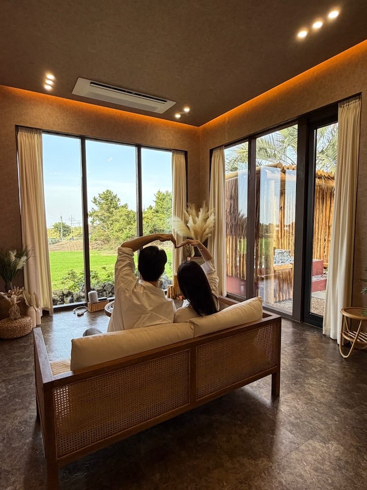 À Aewol, Logement Pour Un Groupe - Jeju-si