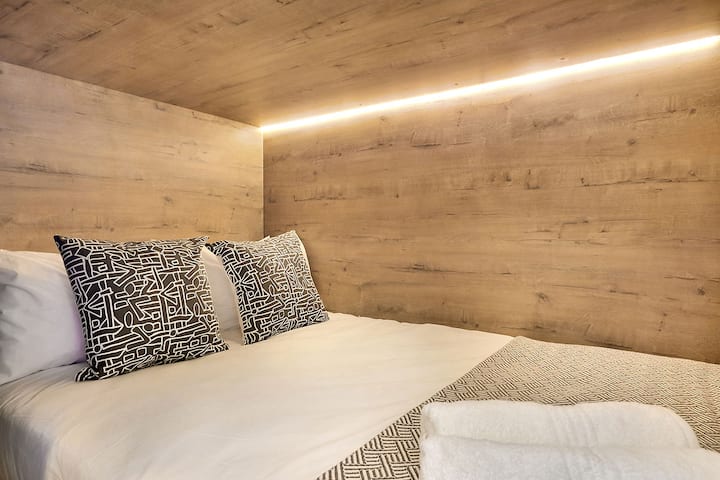 Neon Hyena (109 Pods) - Le Cap