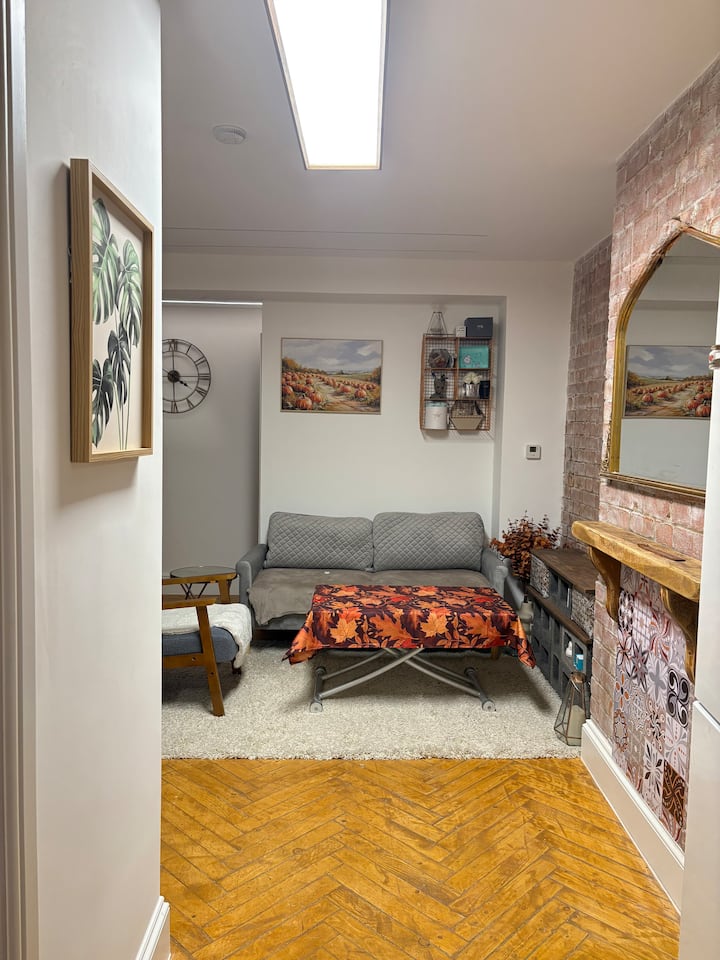 Renovated 2 Bedroom Flat With Garden-free Parking - Bath