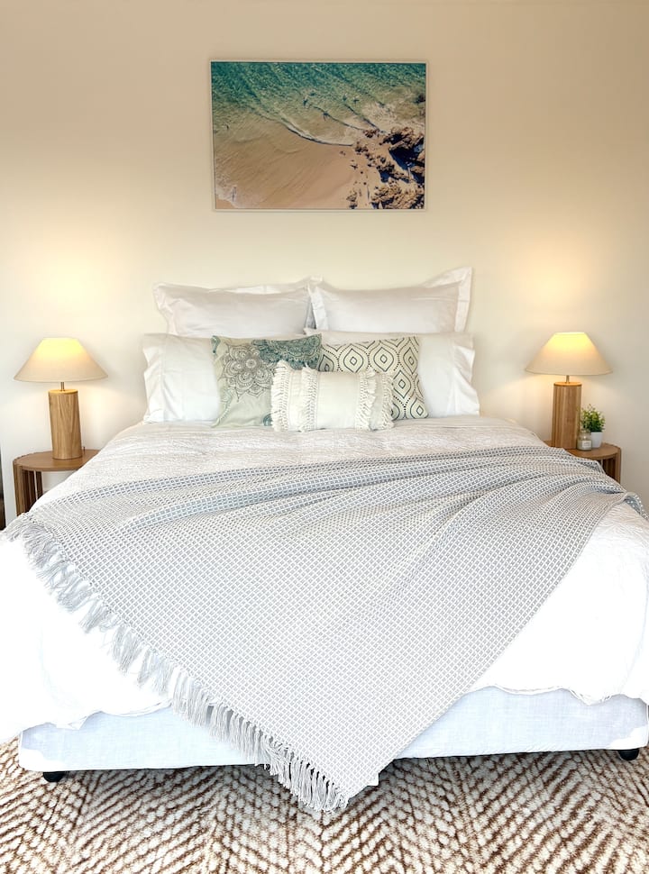 Newly Reno’d, 2living, 3bath, Big Decks, Bbq, Pets - North Shore