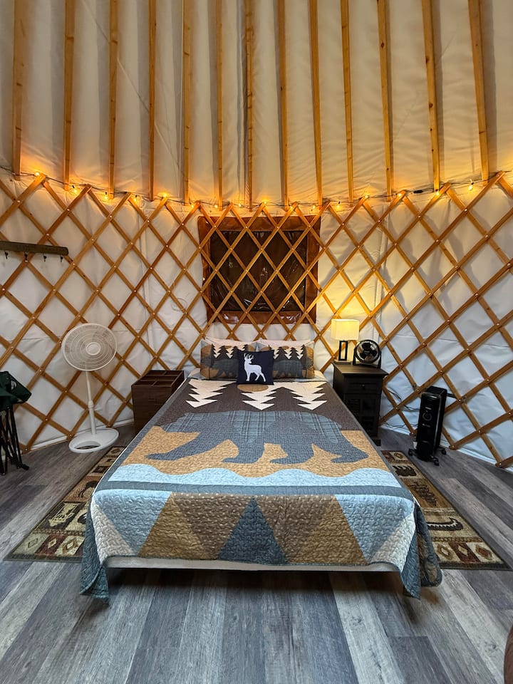 Safari Yurt Adventure Campsite "Eagles Perch" - Alaska SeaLife Center, Seward