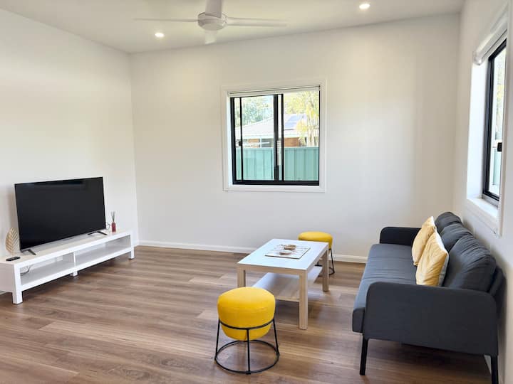 Entire House Located At Victoria Point Central - Russell Island