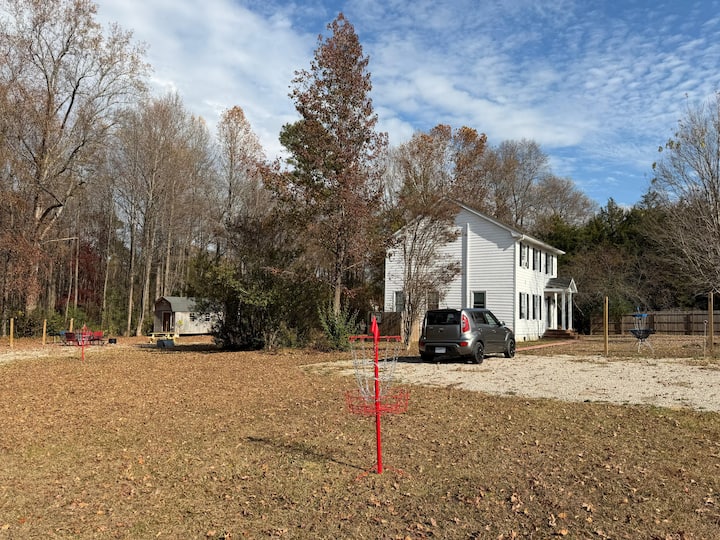 Gamers & Disc Golfers Dream! Spacious 4br Home - Clayton, NC