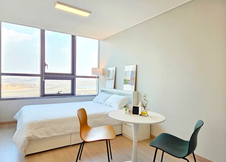 [림스테이]#오픈할인특가/힐링숙소/넓은객실/넷플릭스/편리시설/장박가능/무료주차/지하철역3분 - Incheon