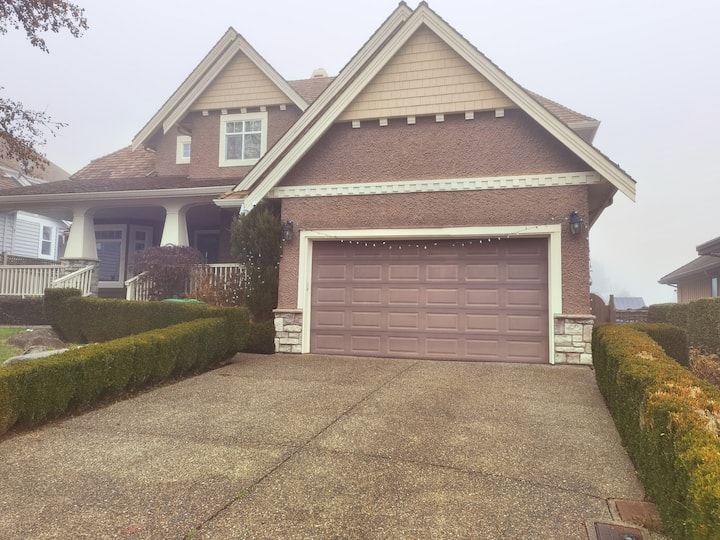 Chinese Style Suite - Surrey, BC