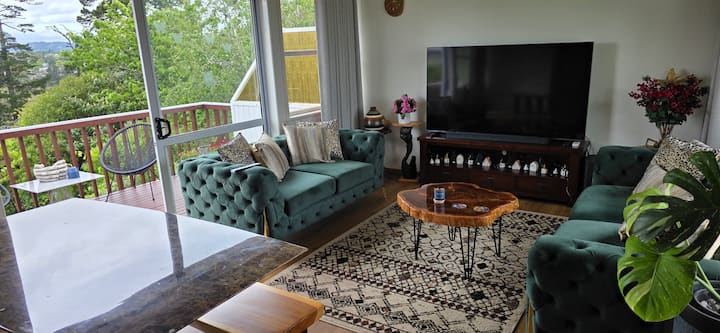 House In Massey, Henderson. - Auckland