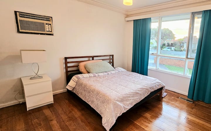 Cozy Private Room - Affordable & Convenient - Dandenong