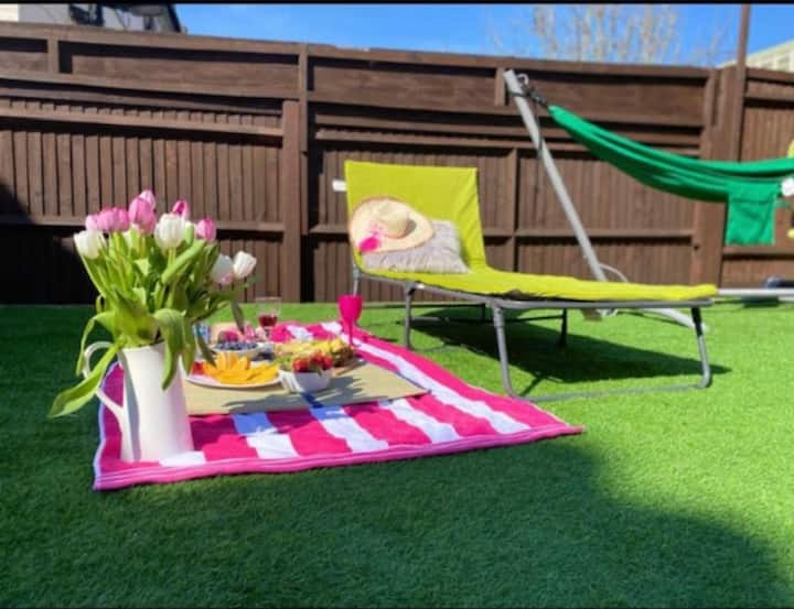 Pretty Single Bedroom - Bromley