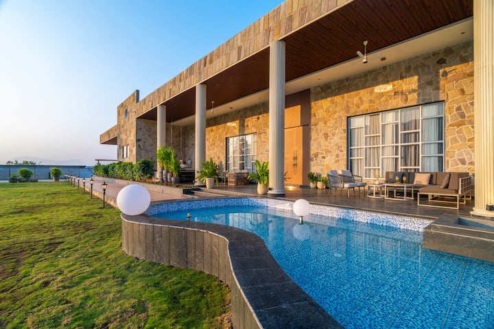 Stayvista At Saya Infinity W/ Pool, Lawn - Matheran