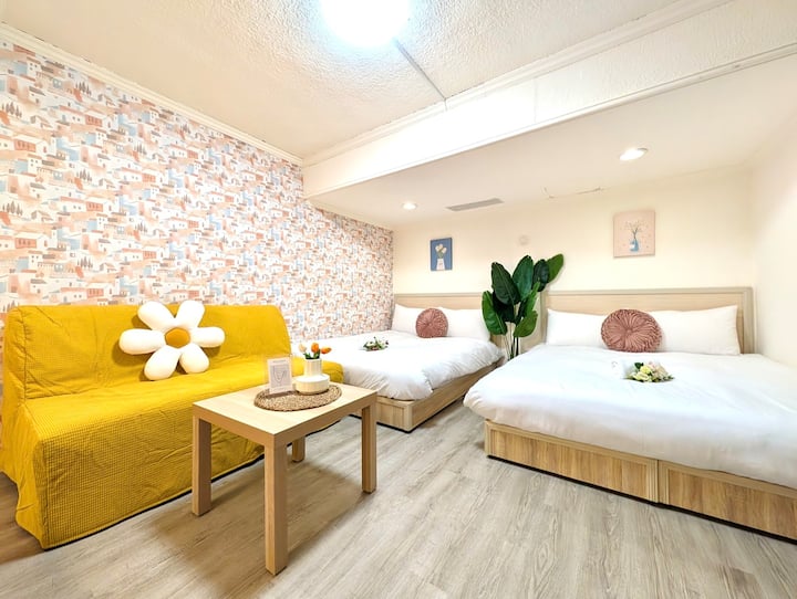 Xn824/小島漫旅/捷運西門站走路6分鐘/紅樓/夜市/四床一沙發床/台北車站/廚房電梯住2-10人 - Taipei