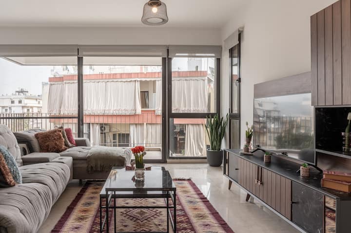 3bdr | Spacious Apartment In Achrafieh | 4 Guests - Beirut