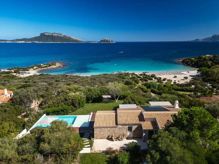 Villa Con Piscina E Accesso Diretto Alla Spiaggia - Golfo Aranci