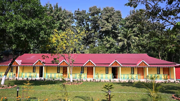 Green Forest Resort - Delux Cottage - Lataguri