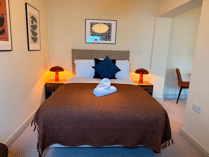 Premium Deluxe Double Ensuite – Clean & Private - Southport