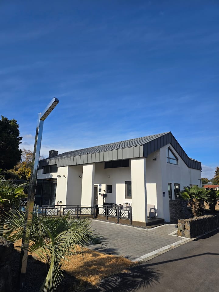 제주의 쉼터 , 성읍의 독채 펜션 [인더캐슬] - Jeju-si