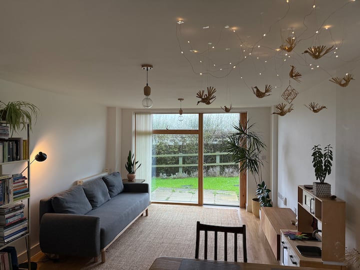 Light, Spacious Garden Flat With Parking - Sussex, United Kingdom