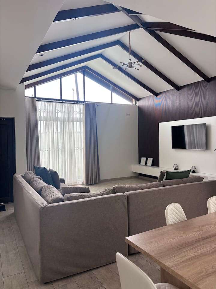 Effortless Elegance: Your Private 5-star Retreat - Zimbabwe