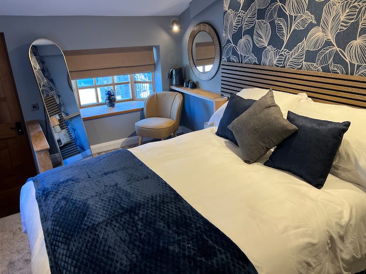 Room Attached To Stunning Village Pub - Leominster