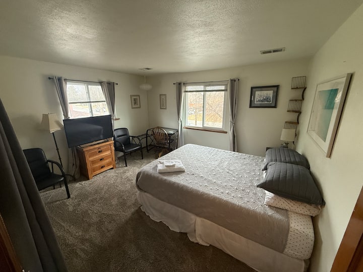 Cheerful 2 Bedroom With Free Parking. - Lakewood, CO