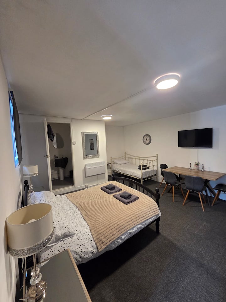 Air Bnb Within 1 Mile Of Stansted Airport-meadows - Aéroport de Londres Stansted (STN)