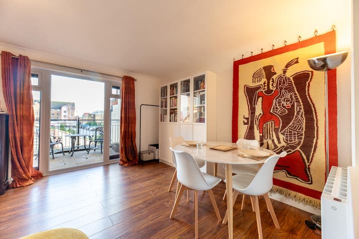 City-chic Central Studio Near Station, Kingston - Surbiton