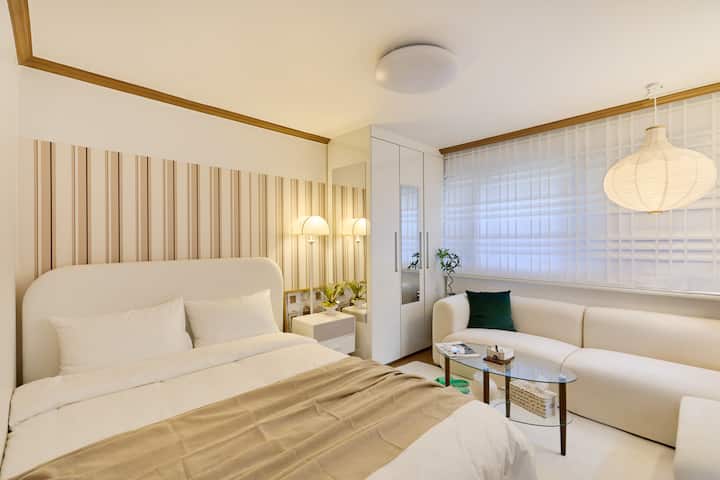 [오픈할인신사역6분]1층위치/강남,가로수길 ,Coex/경복궁20분/피부성형k뷰티/올인원위치 - Seoul