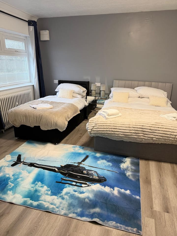 Cosy Hotel Room With Helicopter Landing Area - South Wales