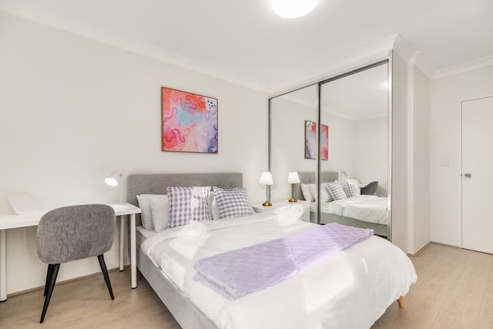 Central Park Area 1br Unit + Free Park - Sydney