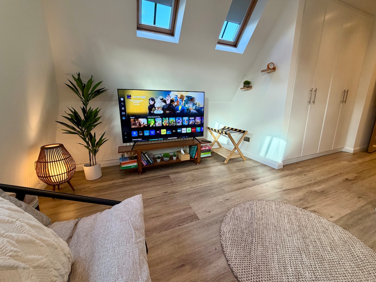 Bright & Spacious Camden Loft Getaway - Lofts for Rent in Greater ...