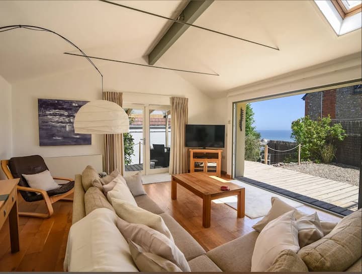 The Old Garage Sea View Retreat. - Lyme Regis