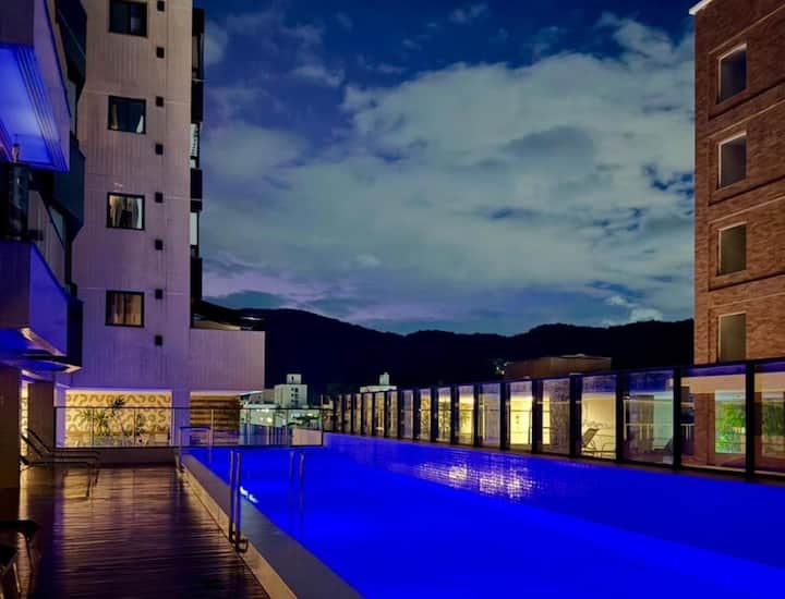 Refugio En Bc | Piscina, 2 Cocheras Y Playa A Pie - Balneário Camboriú